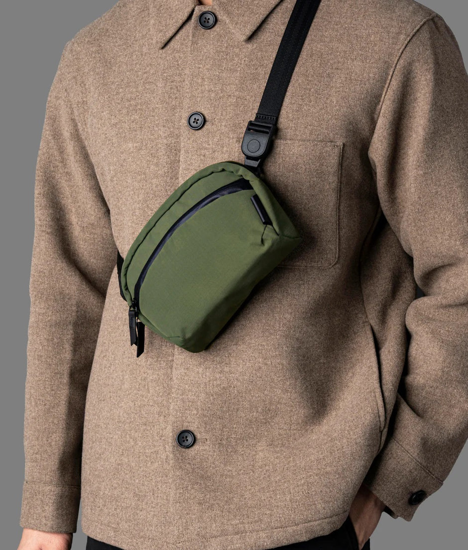 Flight Sling 1L - Lightweight Travel Sling Bag with Magnetic Buckle